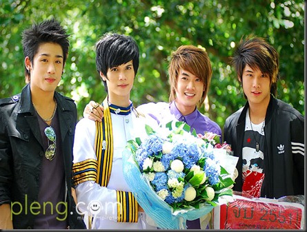 My Thai Addiction: [PICTURES] Yoshi’s graduation pics